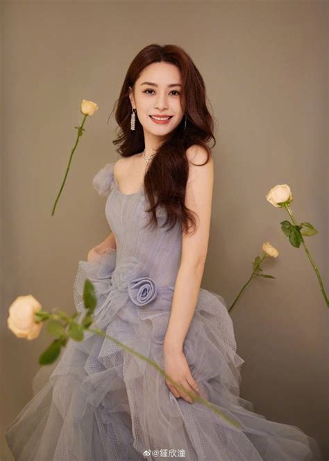 鍾欣潼與tb當街錫面 對方原來勁有米？｜即時新聞｜繽fun星網｜oncc東網