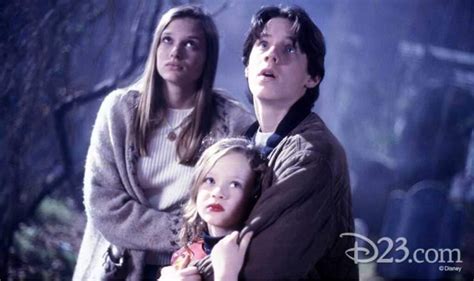 Omri Katz And Vinessa Shaw Not Returning For Hocus Pocus 2 Chip And Company