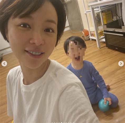 황정음 귀여운 子 미소에 행복한 엄마이혼 후 밝은 근황 헤럴드 Pop