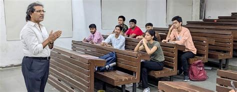 Pecs Hindi Editorial Board Conducts Engaging Poetry Workshop Punjab Engineering College