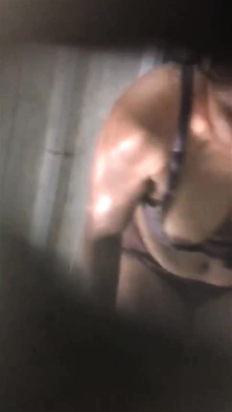 Ngintip Mandi Tante Cantik Yang Bh Nya Sudah Tidak Layak Pakai Eporner