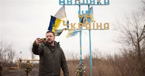 Zelensky Visitó Avdivka Ciudad Del Este Ucraniano Asediada Por Las
