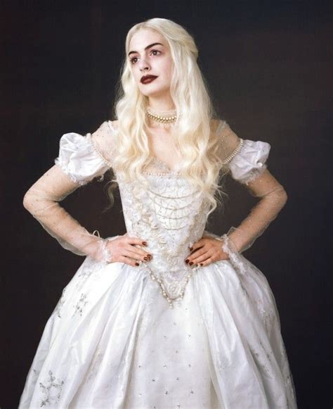 Anne Hathaway As The White Queen In Alice In Wonderland White Queen
