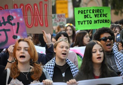 Greta Thunberg In Corteo A Milano Con I Fridays For Future Notizie