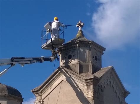 Pulire Gli Edifici Storici Ecclesiastici E Le Aree Verdi Con Lidropulitrice