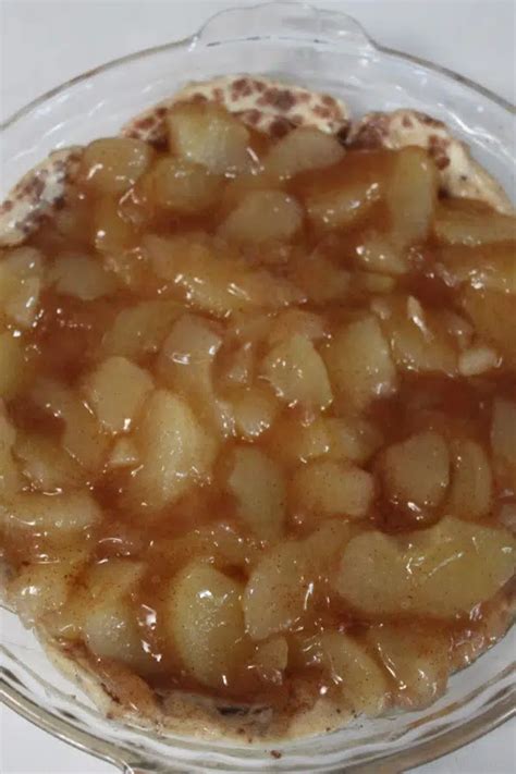 Fr Apple Pie With Cinnamon Roll Crust We Dish It Up