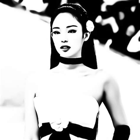 𝑲𝑰𝑴 𝑱𝑬𝑵𝑵𝑰𝑬