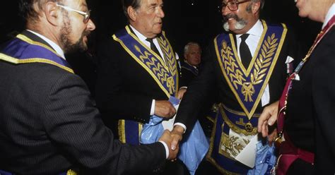 Illuminati Handshake Freemasons