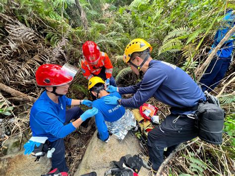 尋回失蹤男生 母親指兒子憑意志力及喝溪水求生 新浪香港