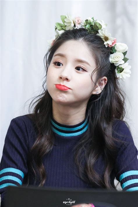 Fy Loona 귀여운 한국 소녀 한국의 아름다움 아름다운 소녀들