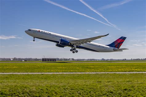Delta Airlines Pictures