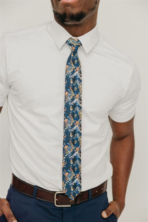 Dazi Tiger Lily Floral Skinny Tie