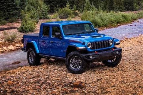 2025 Jeep Gladiator Pictures 330 Photos Edmunds