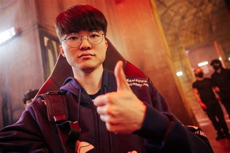 Lol Faker Revela Quais Livros Já Leu Veja Lista Game Arena