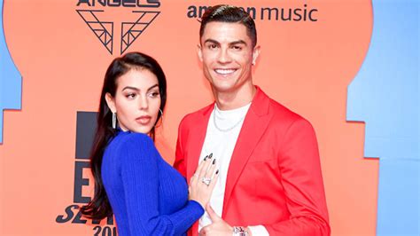 Cristiano Ronaldos Partner Georgina Rodriguez Shows Off Chilling