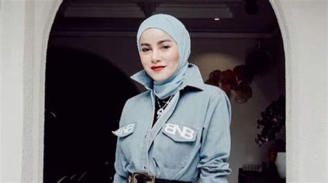 Heboh Olla Ramlan Diduga Lepas Hijab