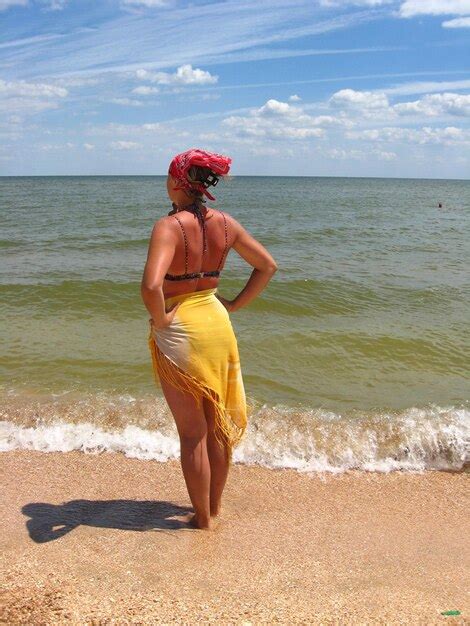 Premium Photo The Girl Standing At The Seacoast