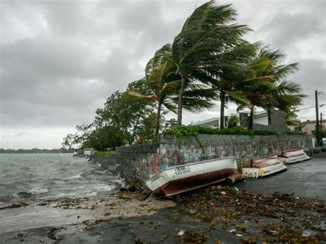 Le Cyclone Tropical Freddy Avance Rapidement Vers Madagascar