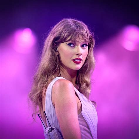 Taylor Swifts Best Fashion Moments Of All Time Hello