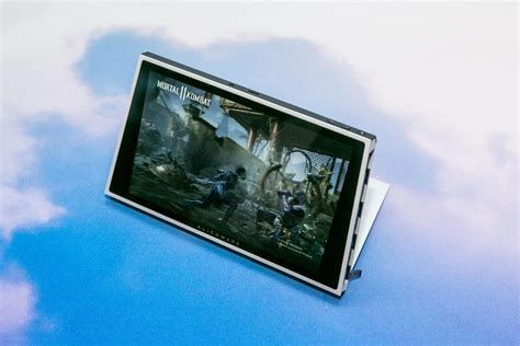 Alienware Concept Ufo Gaming Device Turns Tablets Into Consoles Cnet