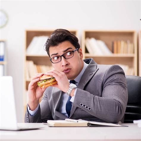 Office Food Thief Had Allergic Reaction To Co Workers Lunch Yourtango