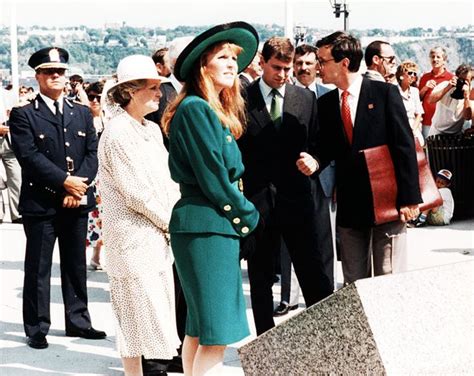 Pin Van Theresa Eiser Brown Op Royals