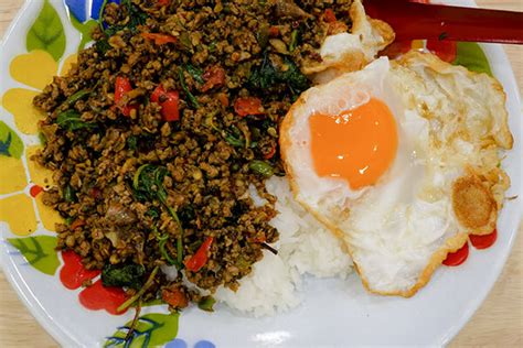 Phed Mark เผ็ดมาร์ค Pad Kaprao Restaurant Ekamai Bangkok