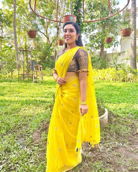 Photos சீரியல் நடிகை ஸ்ரீநிதியின் லேட்டஸ்ட் அழகிய புகைப்படங்கள் Stunning Red Outfit Pics