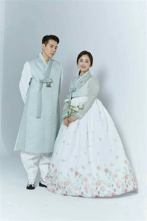 15 Gorgeous Modern Korean Hanbok Wedding Dresses Artofit