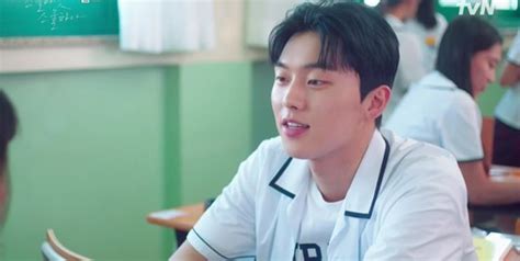 스물다섯 스물하나 최현욱 세기말 감성도 찰떡 엑스포츠뉴스 나무뉴스