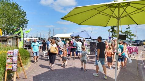 Eerste Zomerse Boerenmarkt In Woudsend Is Vanochtend Gestart Grootsneek
