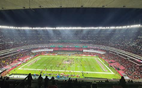Cielito Lindo Y La Ola En El Estadio Azteca Con Partido De Nfl Grupo Milenio