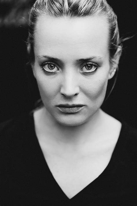 Caroline Besson Portrait Dune Comédienne • Jérémy Le Mardelé