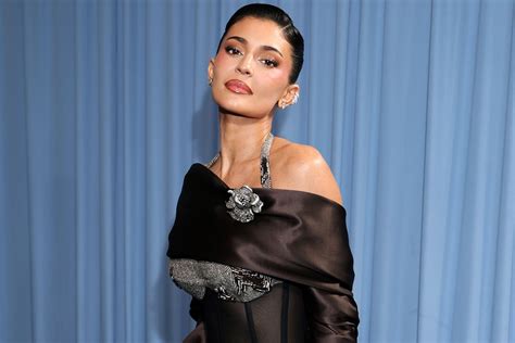 Kylie Jenner Shows Off Curves With Tight Fitting Bodice At 2025 Met Gala
