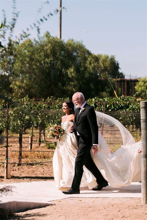 Sarah Hyland Wore Two Vera Wang Dresses For Her California Vineyard Wedding Artofit