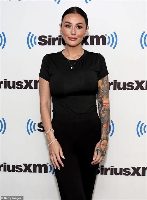 Nicole Snooki Lavalle And Jenni Jwoww Farley Lead Jersey Shore