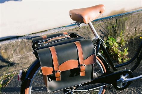 Classic Saddlebags in faux-leather Black-Honey Colour Biciclasica.com