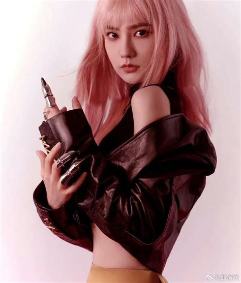 姜珮瑶这次饰演的夏禾也是上大分了异人之下杂志大片福利眼睛新浪新闻