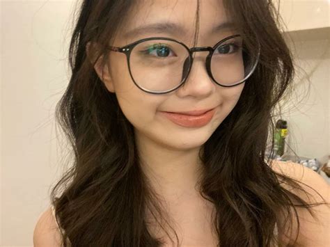Pin Oleh はい みこ Di Keji Di 2024 Gadis Cantik Fotografi Orang Gadis Gadis Cantik