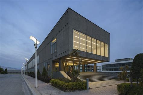 Hooba Design Group Adds Concrete Volumes To Saman Satellite Office