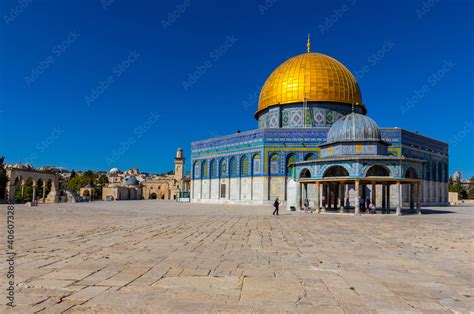 Foto De Dome Of The Rock Islamic Monument And Dome Of The Chain Shrine On Temple Mount Of