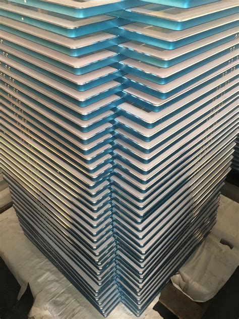 Tensione Adatta Di Potere Di Digital Dellesposizione Fissata Al Muro