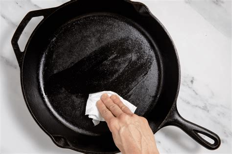 The Only Way To Season A Cast Iron Skillet According To Experts