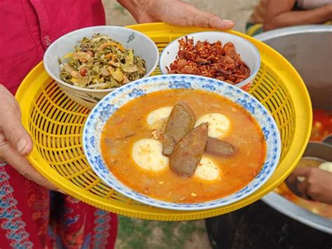 ဆားလင်းကြီးမြို့နယ် ရက်ရှည်စခန်းရှိ ပြည်သူများကို ထမင်းတစ်နပ်လှူဒါန်း Khit Thit Media