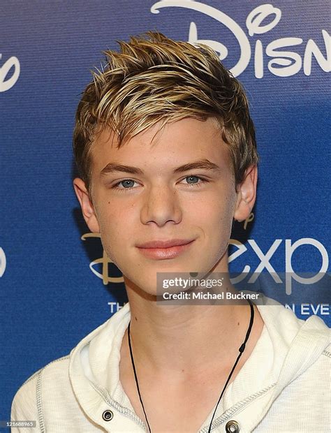 Actor Kenton Duty Arrives For The Shake It Up Panel During Disneys Fotografía De Noticias