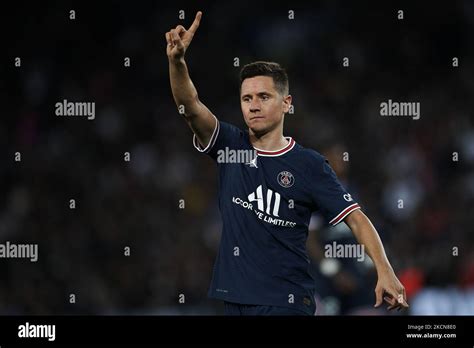 Ander Herrera Of Psg Gestures During The Ligue 1 Uber Eats Match