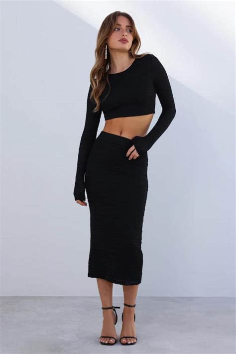 Black Midi Skirt Outfits
