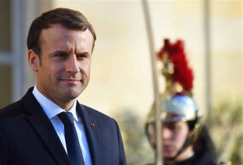 Quel Romanzo Erotico Del Giovane Macron Ilgiornale It