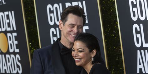 Jauns Pārītis Komiķis Džims Kerijs „zelta Globusu” Ceremoniju Apmeklē