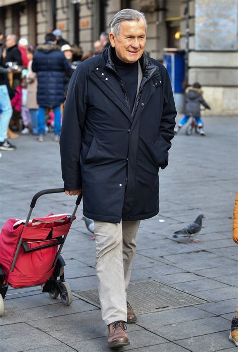 Foto Poznati Na špici Sandra Bagarić U Elegantnom Izdanju Vlado Šola U šetnji Sa Suprugom 24sata